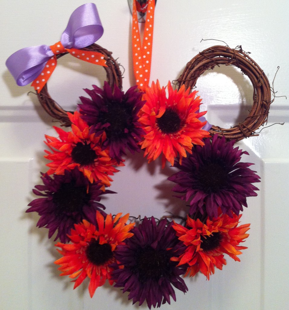 A Fall Minnie Mouse Mini Wreath – Mouse Ears Mom